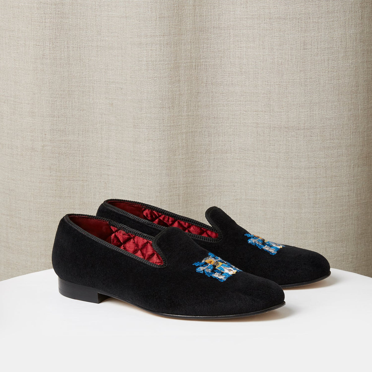 Albert Slipper Family Crest in Black Velvet – Arthur Sleep